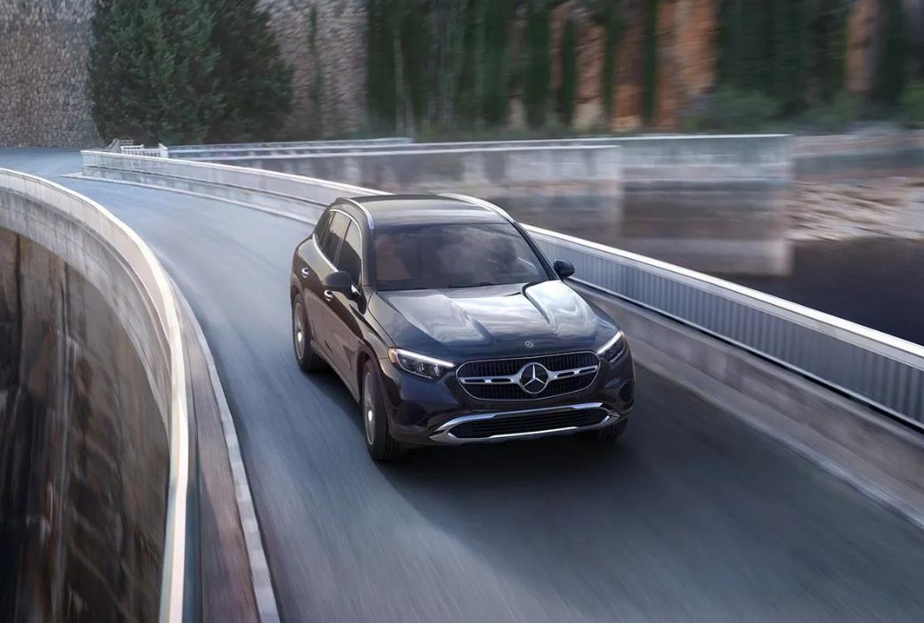 Check Out the Latest 2024 Mercedes-Benz GLC SUV in Action!