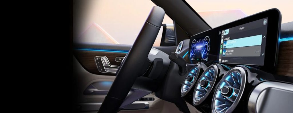 Modern Head-Up Display (HUD) in Mercedes-Benz Vehicles!