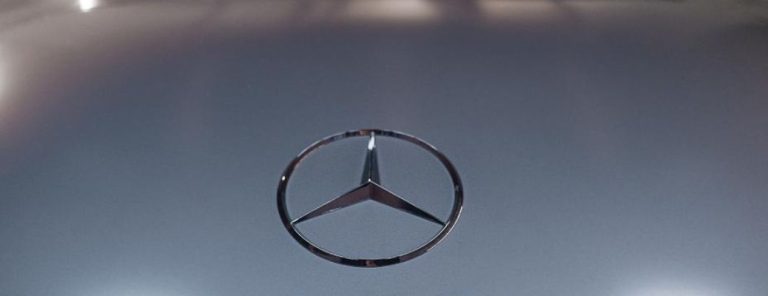 How to make the Mercedes-Benz emblem light up in your luxury vehicle