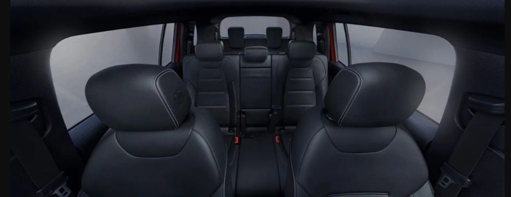 How to Efficiently Use the 40/20/40 Rear Seats for Maximum Space?