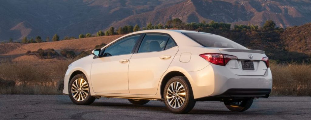 What's the Difference Between the 2017 Toyota Corolla LE and SE?