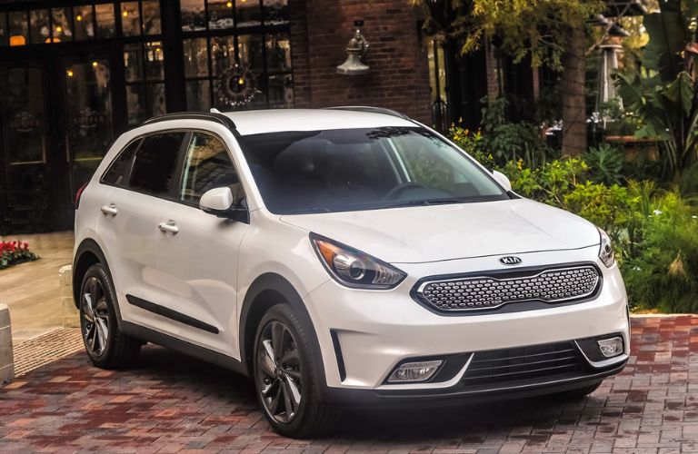 What colors is the 2017 Kia Niro available in