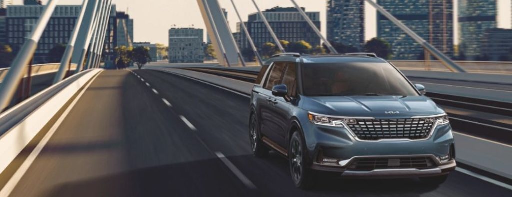 The 2022 Kia Carnival Is a Step Ahead With Its Interior Features and ...