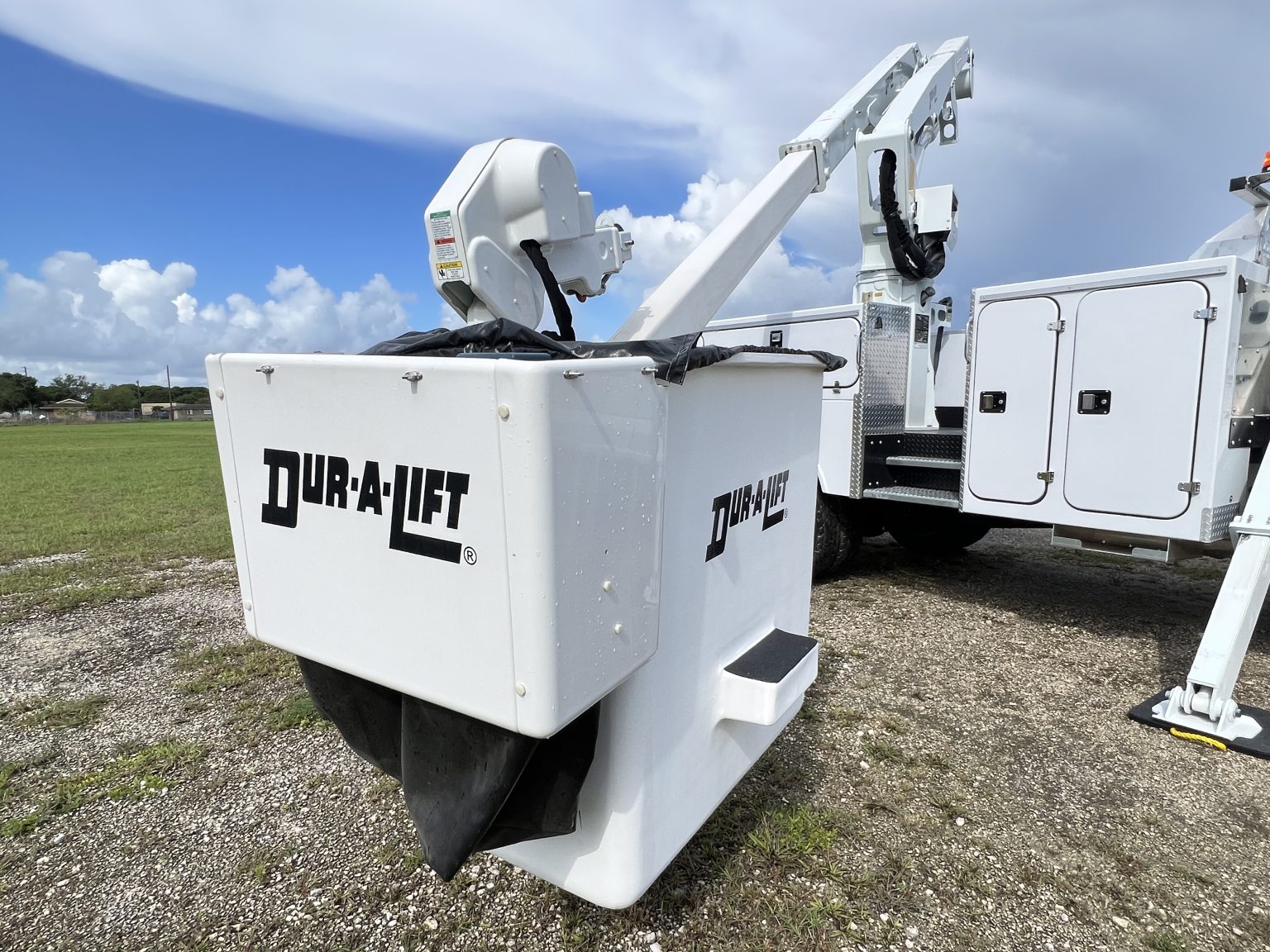 Bucket trucks Archives - TruckMax Homestead