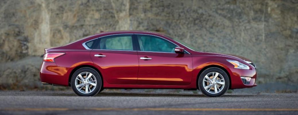 How fuel-efficient is the 2015 Nissan Altima?