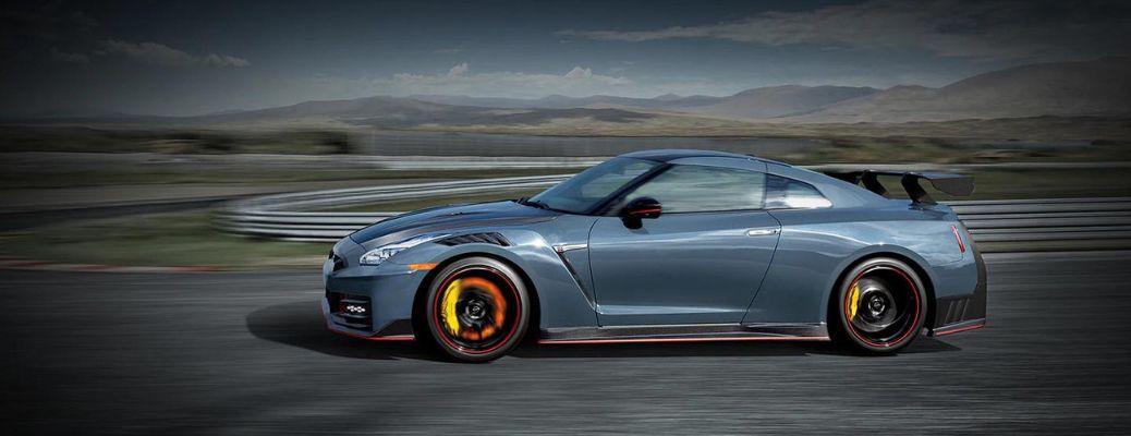 2017 Nissan GT-R Images and Photos