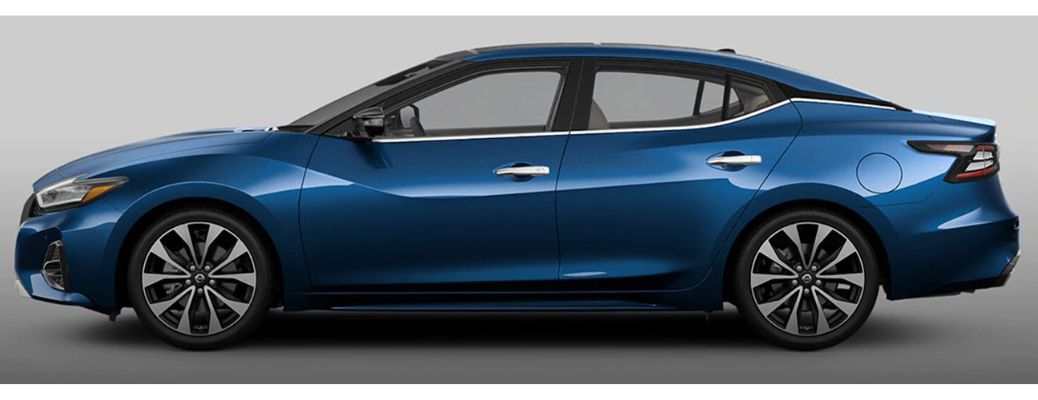 What is the Maximum Travel Range of the 2021 Nissan Maxima?