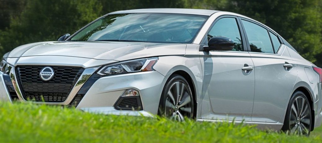 What are the Interior Features of the 2022 Nissan Altima?