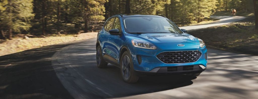 How to use the front and rear windshield wipers in a Ford vehicle?