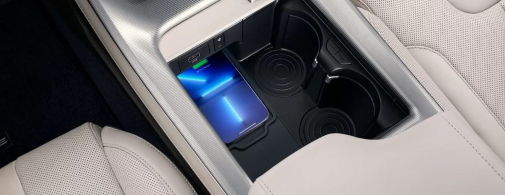 How to use the wireless smartphone charge in your Hyundai vehicle?