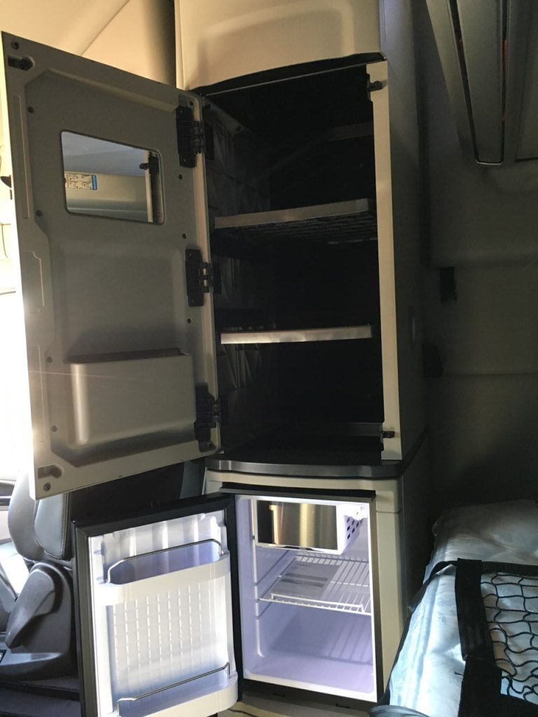 What It Looks Like Inside A Big Rig - Allstate Peterbilt Group