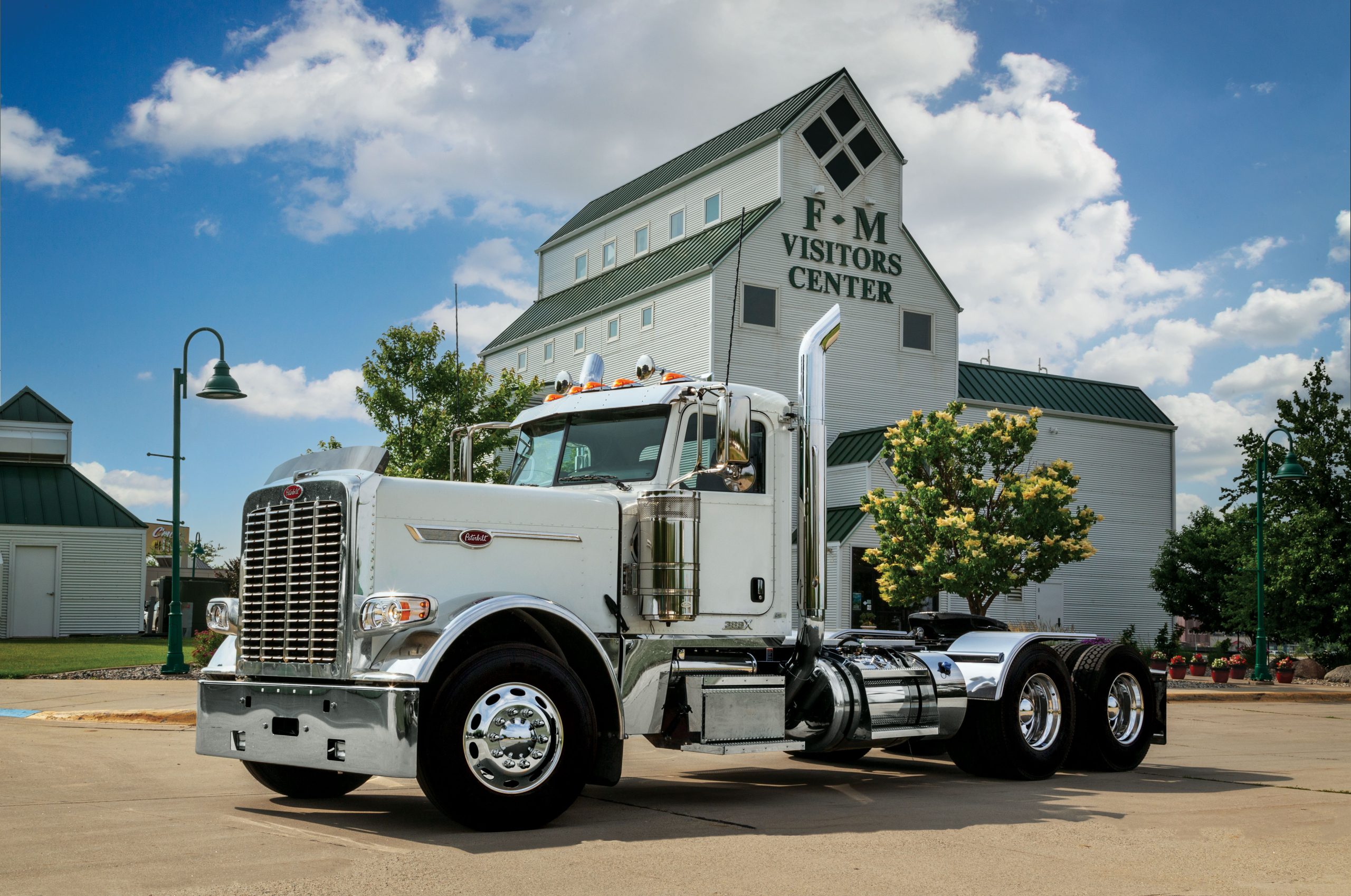Exploring the Unmatched Performance and Style of the Peterbilt 389X