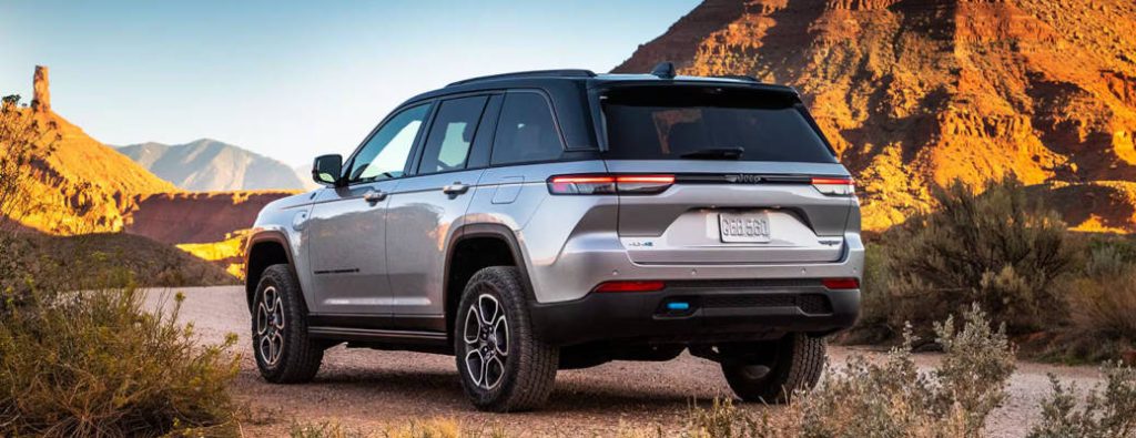 2025 Jeep Grand Cherokee Interior and Tech Features | Akins Ford
