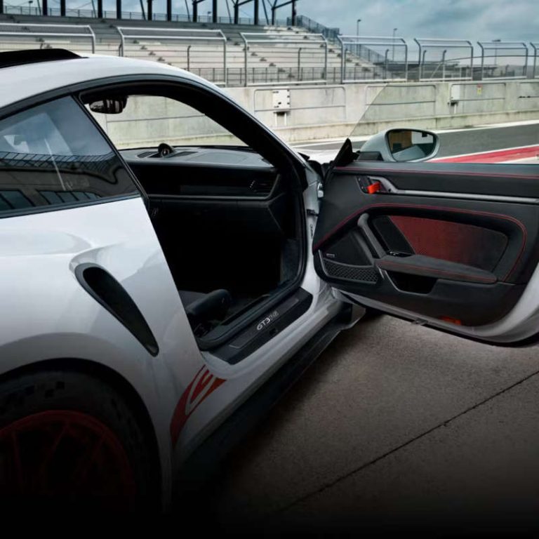 2025 Porsche 911 GT3 RS Performance: Discover the Porsche Difference