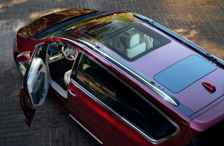 What’s the difference between a moonroof and a sunroof?