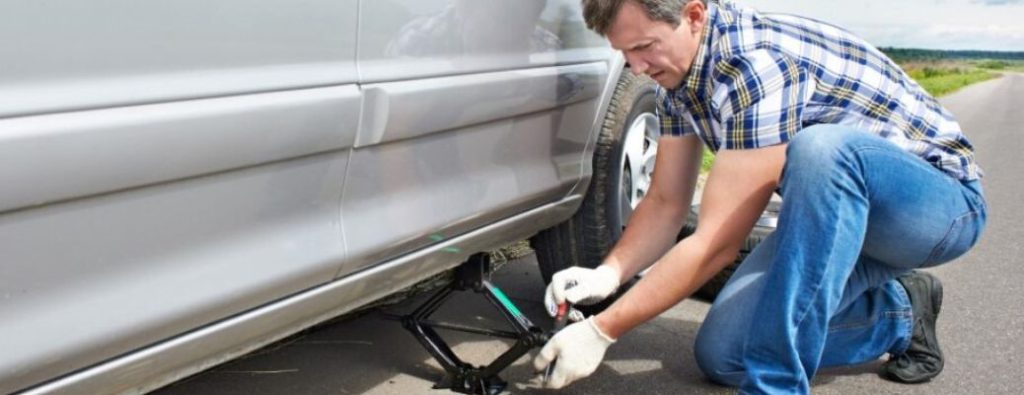 Auto Maintenance Video Teaches Jacking Up Your Car Easily and Safely