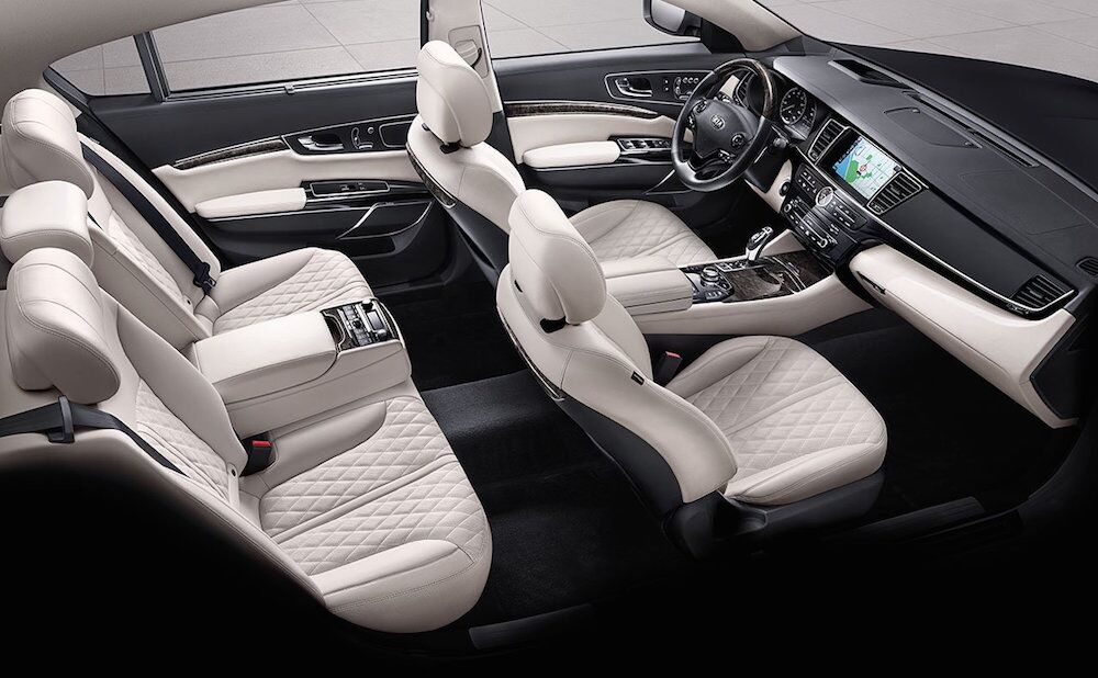 Kia's K900 Luxury Sedan Gets a Redesign for 2016