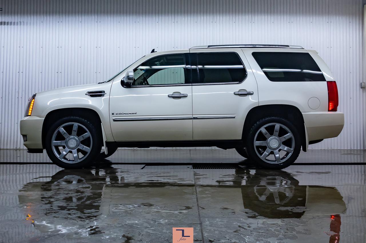 Used 2009 Cadillac Escalade AWD Luxury Leather Roof Nav in Red Deer AB
