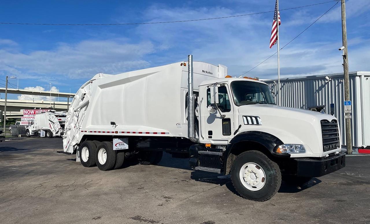 2009 Mack GU813 28 yd. McNeilus Rear Loader Garbage Truck Tampa FL 53980547