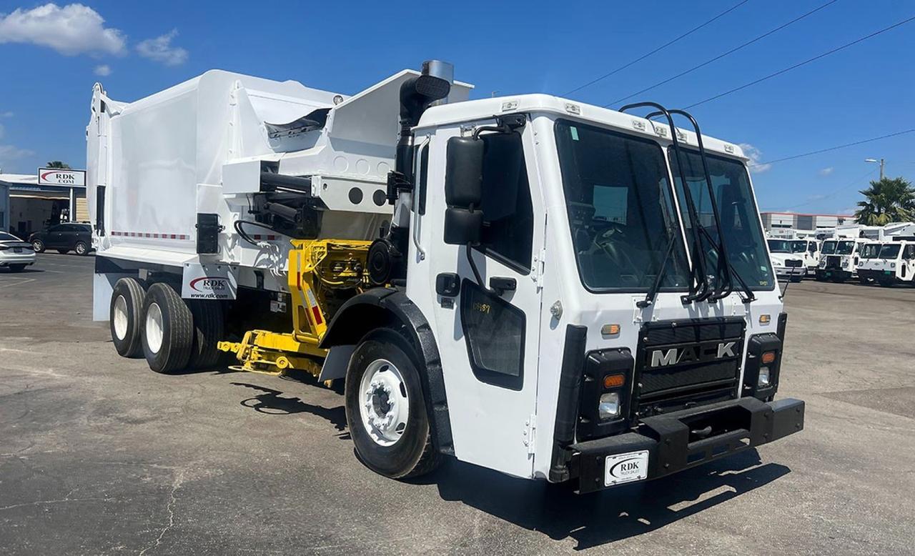 2017 Mack LR613 Scorpion Side Loader Garbage truck Tampa FL 49371788