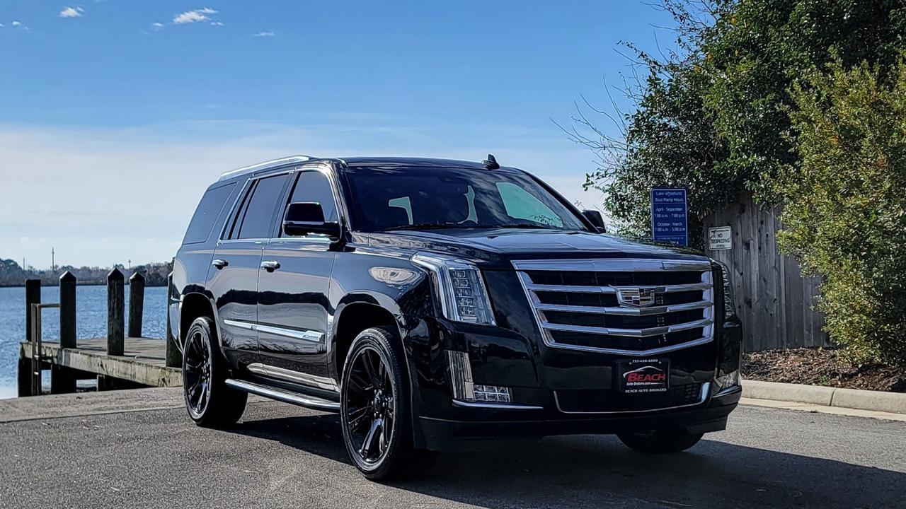 2018 Cadillac Escalade LUXURY 4X4 WITH HEADS UP DISPLAY, HIGHLY ...