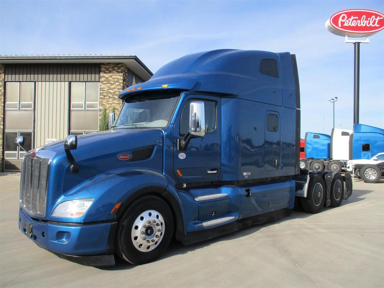 Used Peterbilt 579 80" Double Bunk Raised Roof Allstate Peterbilt Group