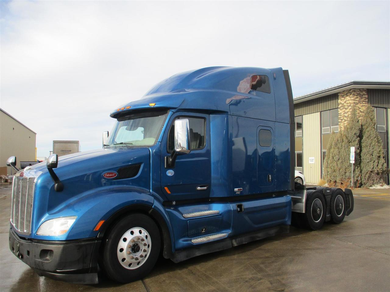 Used 2020 Peterbilt 579 80" Ultraloft in Fargo ND