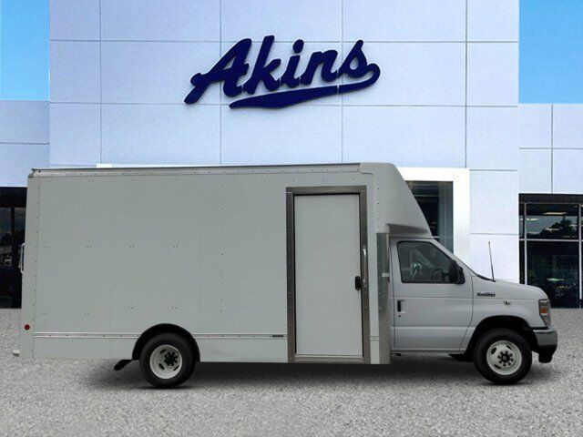 New 2022 Ford E-450 Cutaway Utilimaster Box Van 17FT in Winder, GA