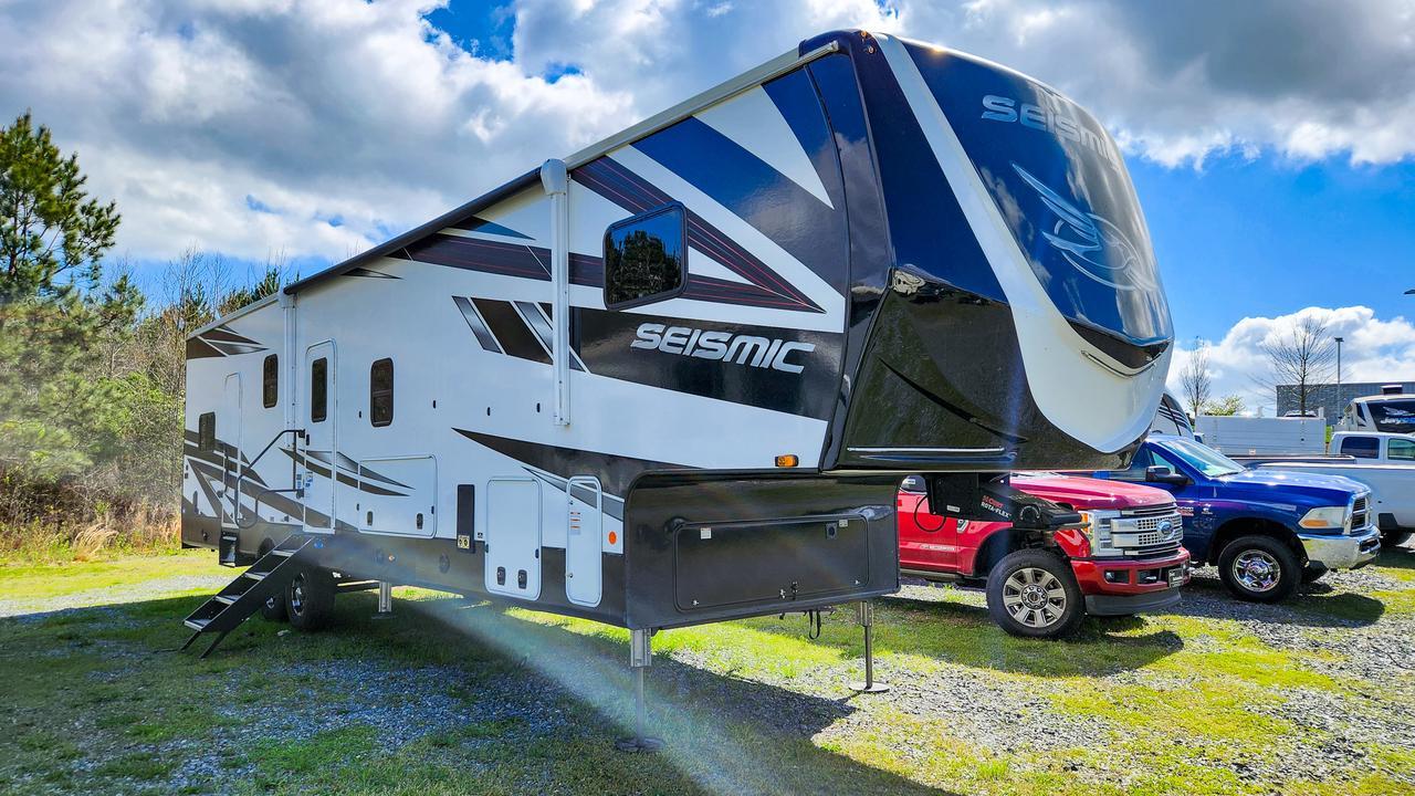 2022 JAYCO SEISMIC 359 TOY HAULER W/GENERATOR Monroe NC 51449685