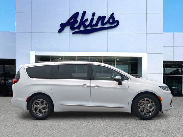 New 2023 Chrysler Pacifica Limited in Winder, GA