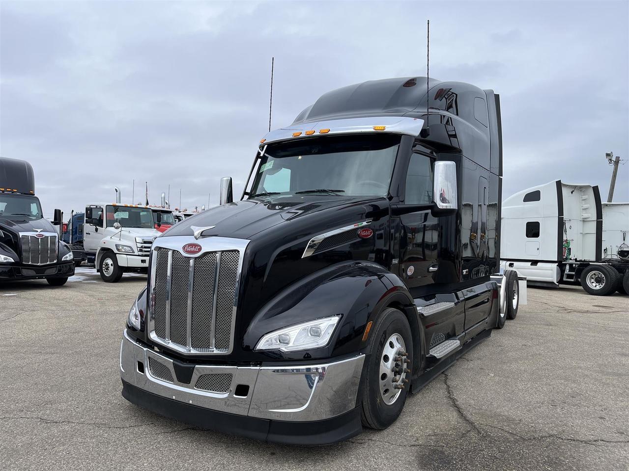 New 2024 Peterbilt 579 80" Double Bunk Ultraloft Allstate Peterbilt Group