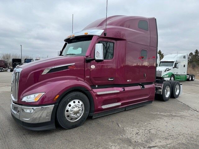 Find 2025 Peterbilt 579 80" Double Bunk Ultraloft for sale at Allstate Peterbilt Group