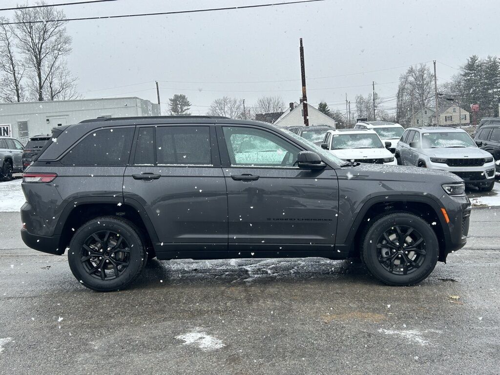 New 2026 Jeep Grand Cherokee Laredo in Crestwood KY