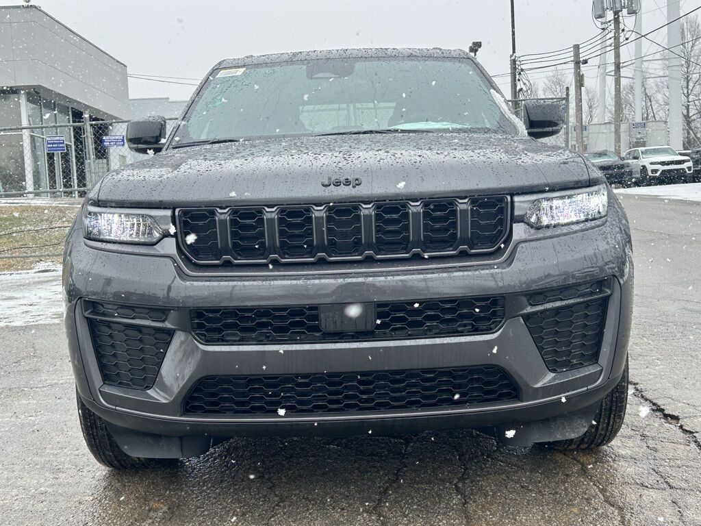 New 2026 Jeep Grand Cherokee Laredo in Crestwood KY